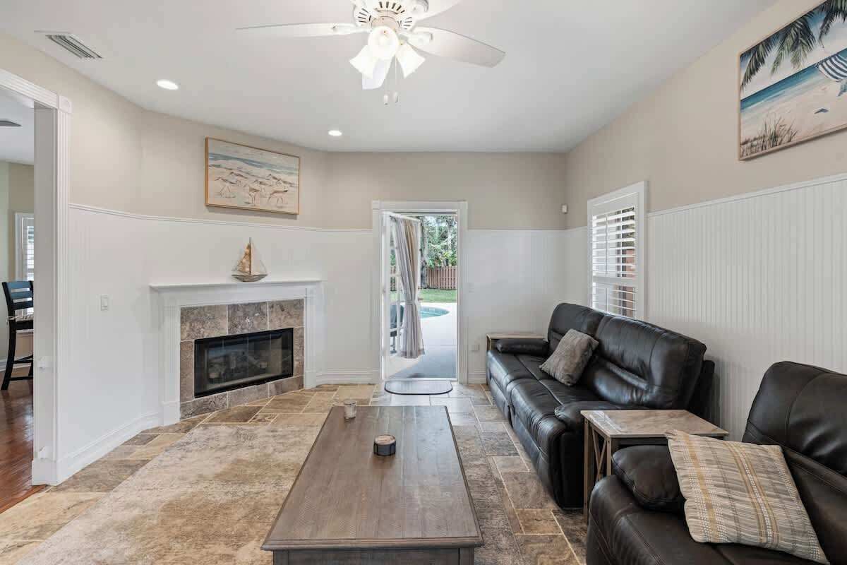 Whispering Waves: Pool, Bikes & Walk To Beach - Melbourne Beach, FL