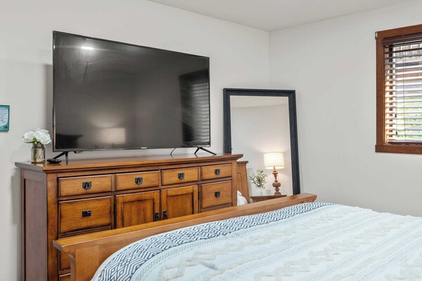 The Bear's Den By Avantstay Prime Location, Renovated W/ Movie & Game Room - Pennsylvania