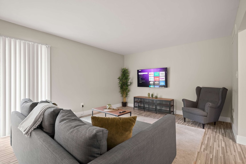 Modern Comfort In Rochester, Perfect Getaway - Sterling Heights, MI