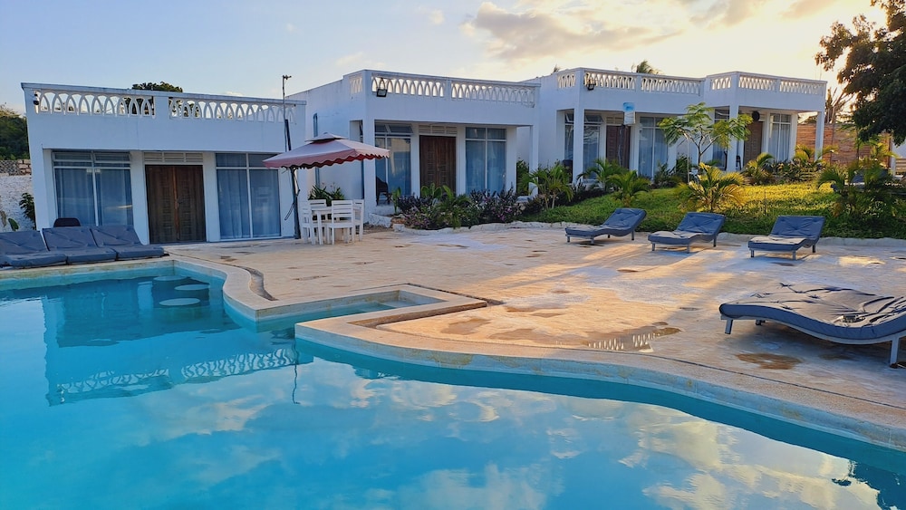 Cave Diani Studio Apartments - Diani Beach