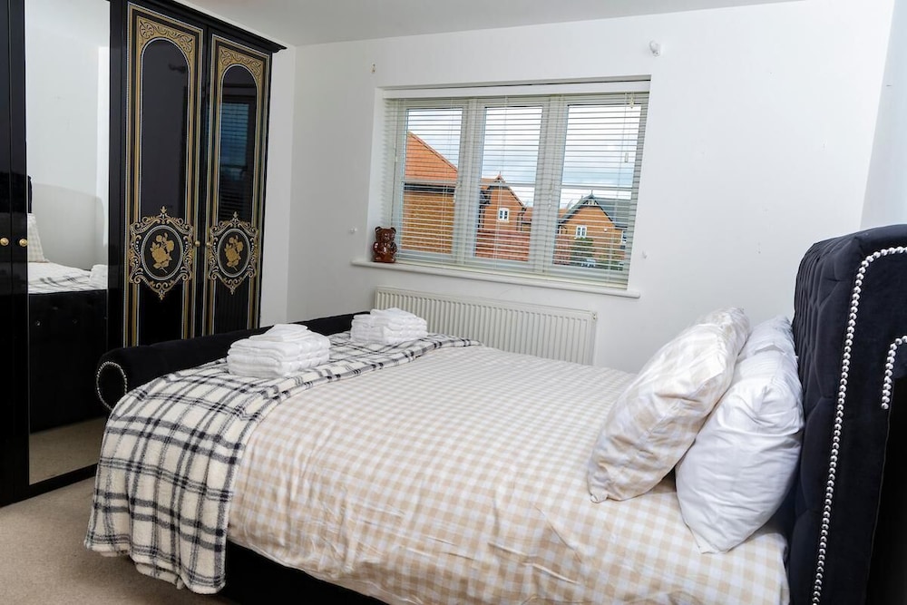 4 Bedroom Luxurious Executive Villa - Sittingbourne