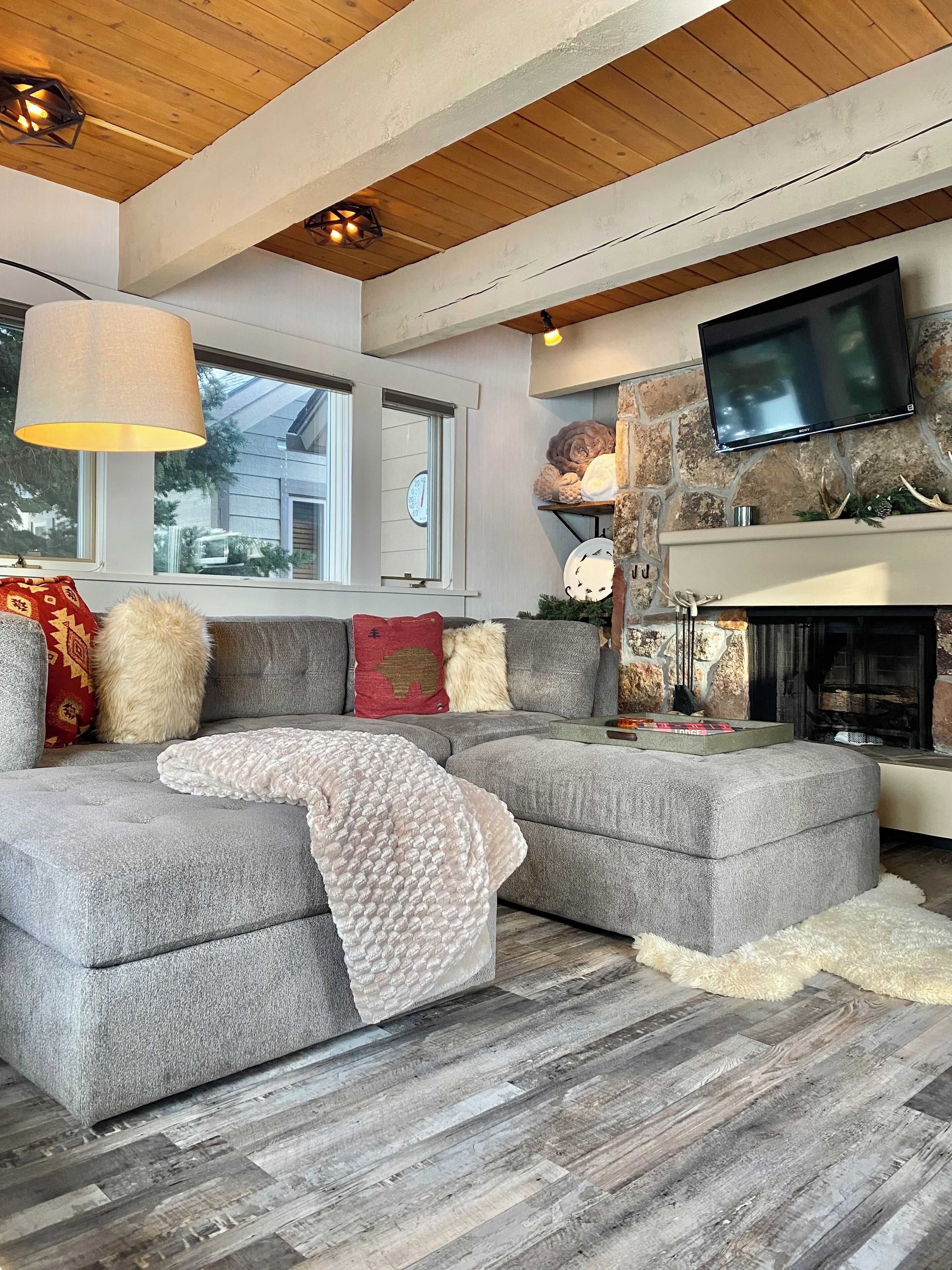 The Otter: Big Sky Nordic Ski Hub, Hot Tub, Spacious Lodging For Everyone - Big Sky, MT