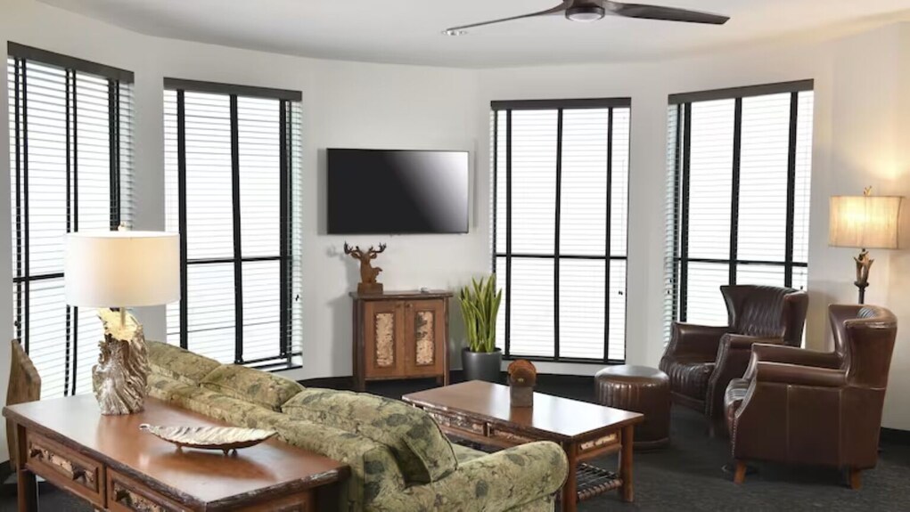 Junior Theme, Stoney Creek Tulsa, Whirlpool, Living Area | 2 Units - Broken Arrow, OK