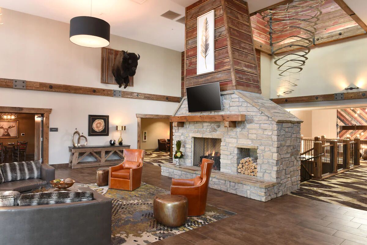 Expanded 2 Queen W/ Sofa, Stoney Creek Broken Arrow, Living Area - Broken Arrow, OK