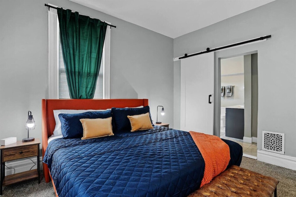 Modern Luxury Retreat |Pet-Friendly |Hot Tub |BBQ - St. Louis | Vrbo