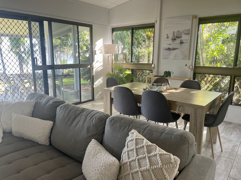 Absolute Beachfront - Bluewater