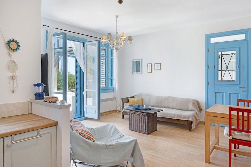 Holiday Home 'Efrossyni House' With Sea View, Private Garden And Wi-fi - Kea