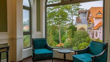 Quarto casal luxo de uso individual, vista para o jardim | Roupas de cama premium, edredons de pluma