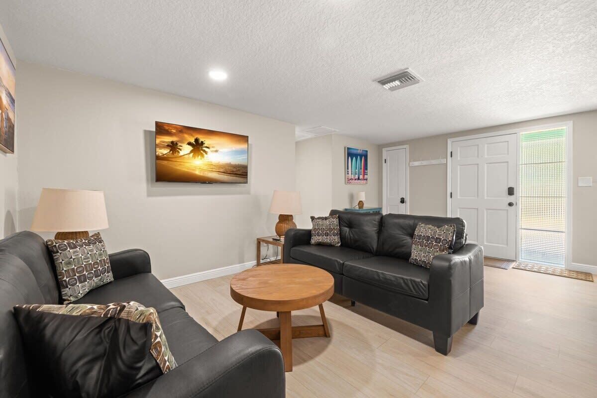 3 Miles To Honeymoon Island~ Firepit & Pool - Dunedin, FL