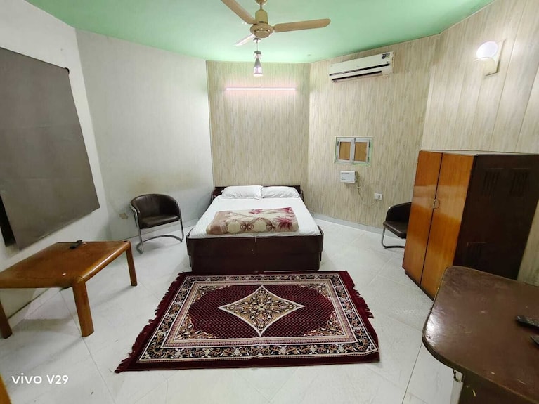 Walking Distance Jaipur International Airport Terminal2 Big Garden Area Room. - Jaipur