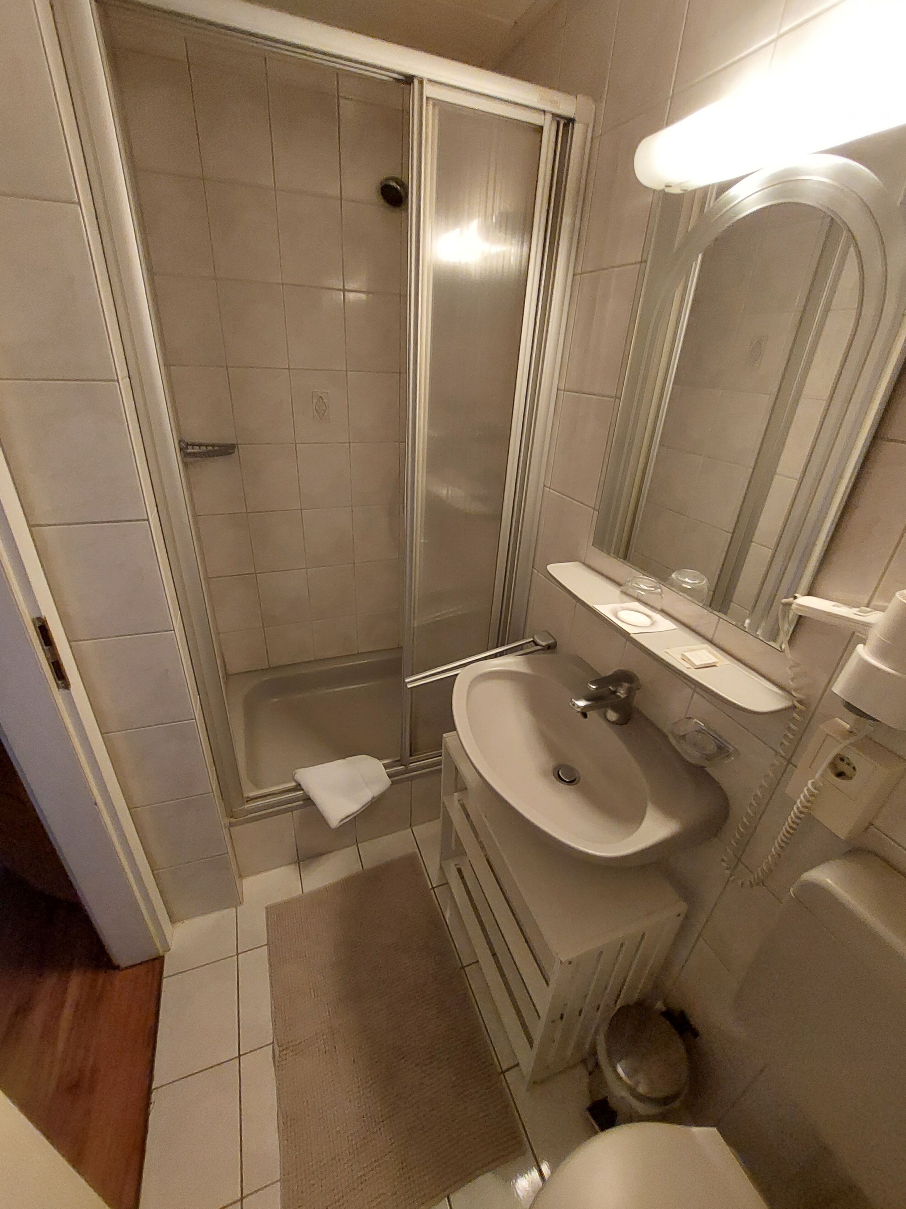 Komforteinzelzimmer Nr. 23 - Goldner Engel, Restaurant - Hotel - Metzgerei - Bavaria