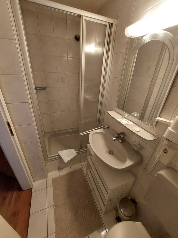 Komforteinzelzimmer Nr. 23 - Goldner Engel, Restaurant - Hotel - Metzgerei - Bavaria