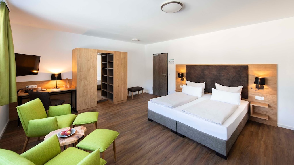 Apricot Tree - Schnitzer's Dahoam - Tegernsee