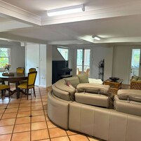 Casa Familiar | Sala de estar | Smart TV de 40 polegadas com canais via satélite 