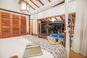 Vila superluxo | Cofres nos quartos, escrivaninha, espaço de trabalho para notebook