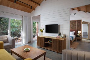 Cofres nos quartos, escrivaninha, espaço de trabalho para notebook