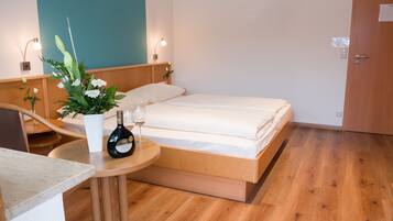 Quarto Comfort | Secretária, cortinas/cortinados opacos, Wi-fi grátis