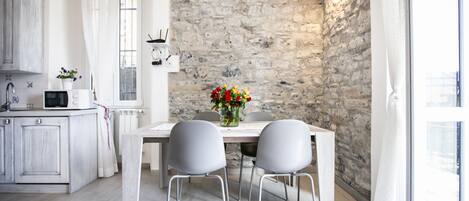 Apartamento panorâmico | Área de estar | TV de tela plana