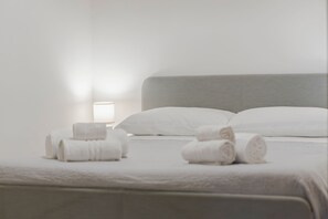 Apartamento Tradicional, vista para o pátio | 2 quartos, roupa hipoalergénica, camas de colchão viscoelástico 