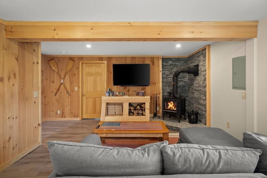 Stylish Vermont Home W/ Hot Tub! - Wilmington, VT
