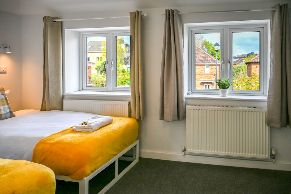 Dings: Central Bristol House By Staystaycations - Brístol