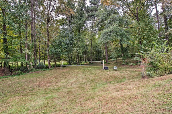 Secluded Acworth Mansion W/ Pool + Game Room! - Acworth, GA