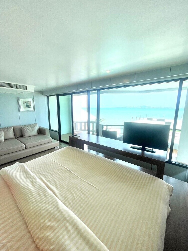 Pattaya Private Beachfront Property - Pattaya