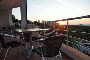 Apartamento básico, vista para o mar | Sacada