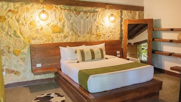 Quarto Superior, 1 cama queen-size | Roupa de alta qualidade, edredões de penas, com decoração personalizada
