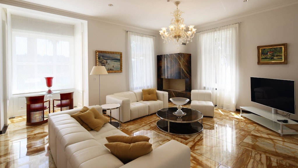 Grandiose Mali Losinj Villa | Villa Venera | 8 Bedrooms | Beach Front - クロアチア共和国