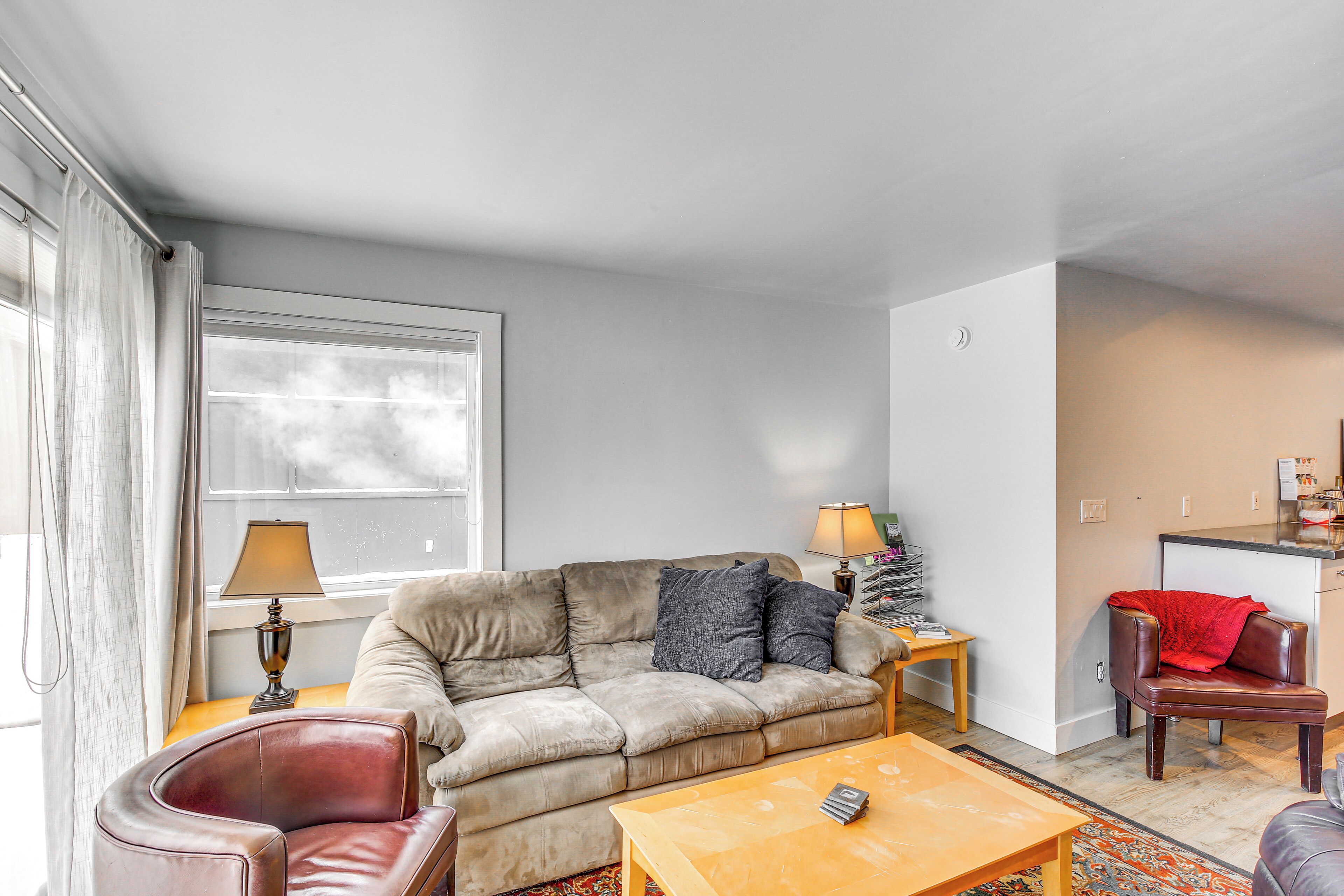 Near Hiking: Cozy Anchorage Retreat W/ Fireplace! - Anchorage, AK