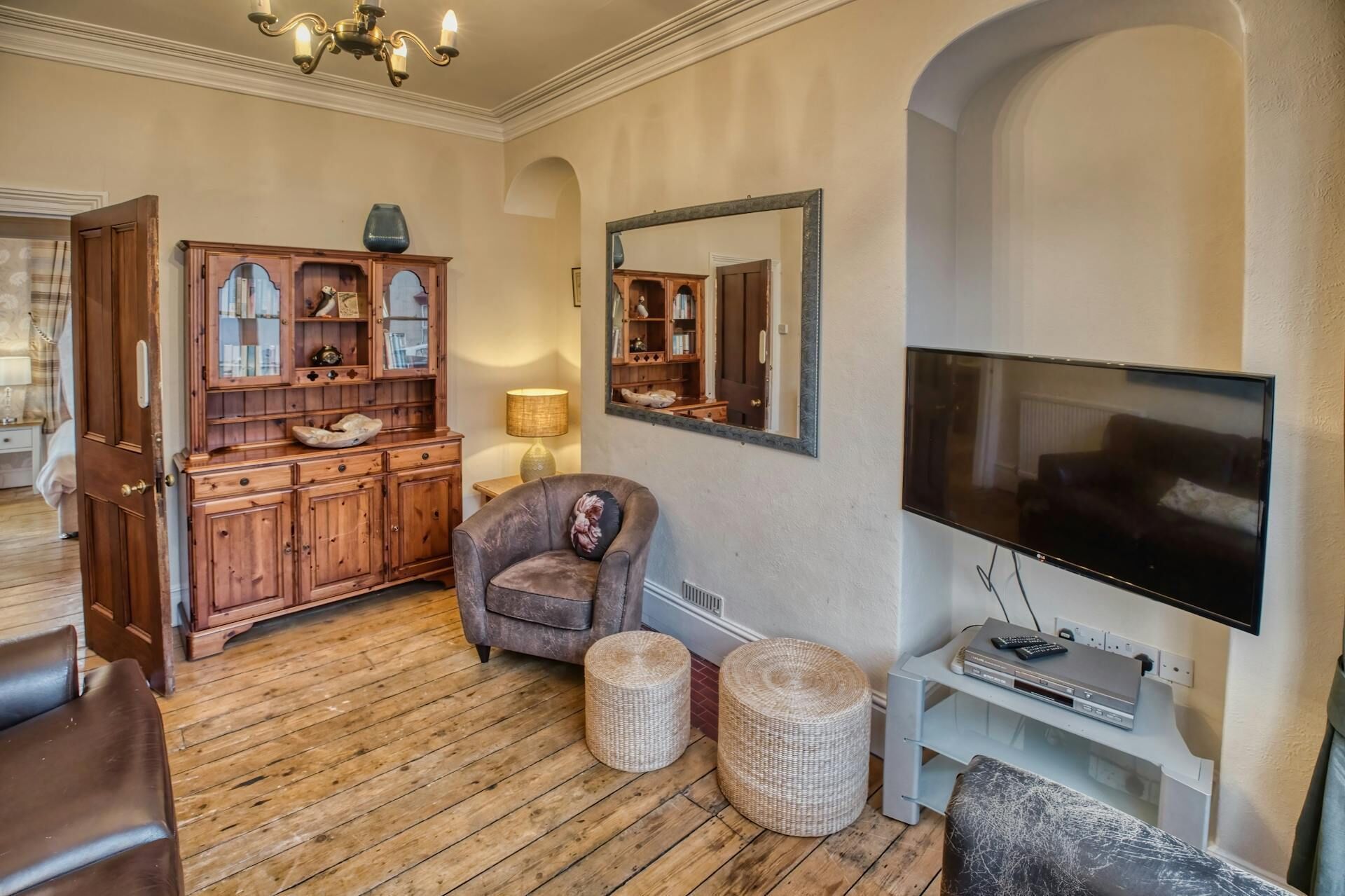 Sutherlands, Tenby - Six Bedroom Cottage, Sleeps 10 - Tenby