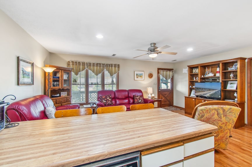 "Weaver's Inn-let" 2 Bedroom 1.5 Bath Home In The Woodlands - Oak Island, NC