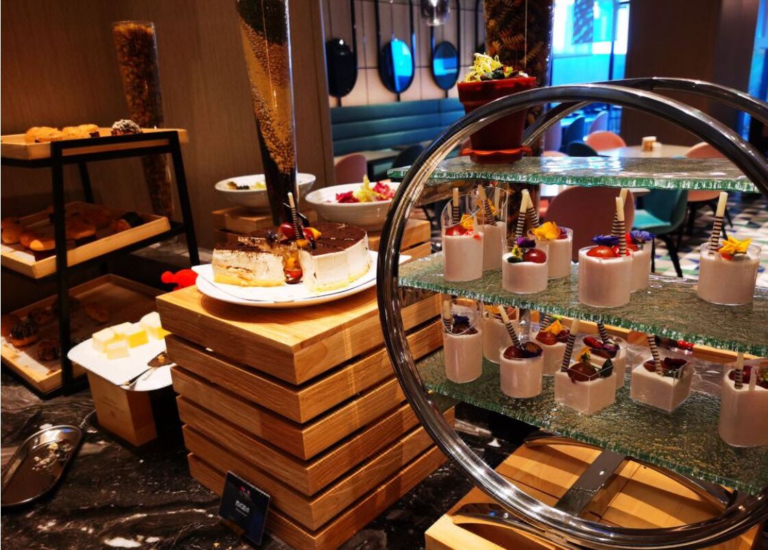 Café da manhã com buffet grátis todos os dias