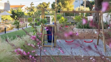 Área de recreio para crianças (ao ar livre)