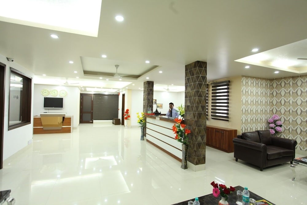 Hotel Hc Grand - Noida