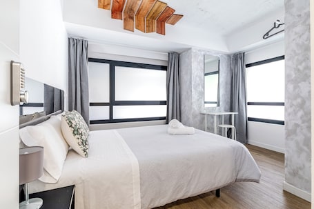 Quarto Duplo Básico, não fumadores, casa de banho partilhada | Wi-fi grátis, roupa de cama fornecida . AYZ Princesa - Auto check-in property