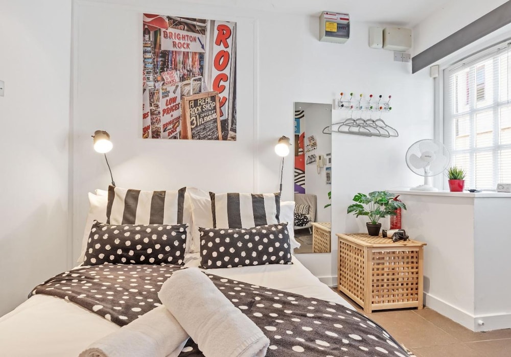 Artist Studio - Super Central Brighton - Sleeps 2 3 Guests - Free Wifi - Brighton