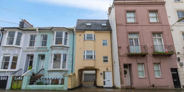 Seabright Townhouse- Super Stylish House- Parking For One Car- Sleeps Up To 12 - Brighton