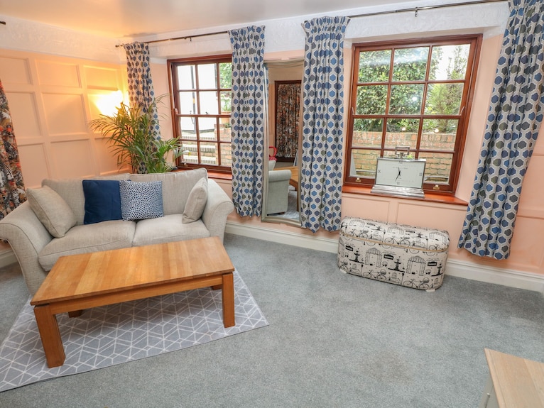 The Laurels Flat, Romantic, Country Holiday Cottage In St Fagans - Cardiff