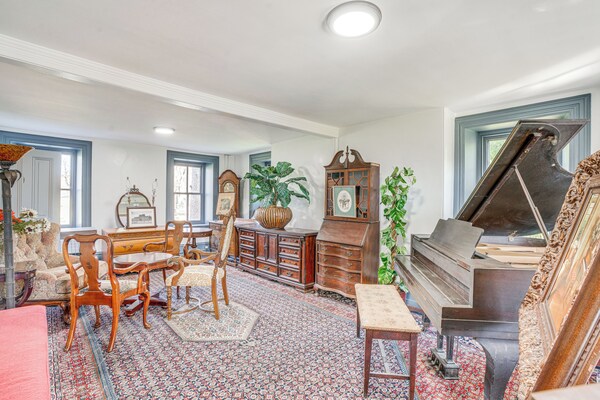 Eagleville Home W/ Porch, Near Valley Forge Casino - Elmwood Park Zoo, Norristown