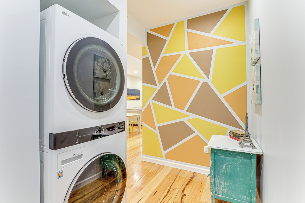Modern New Haven Condo < 1 Mi To Downtown! - Branford, CT