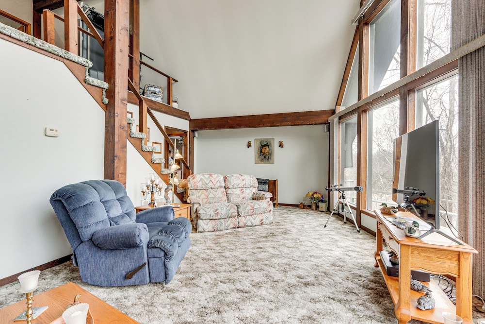 Riverfront Baxter Springs Home W/ Deck & Grill! - North Miami, OK