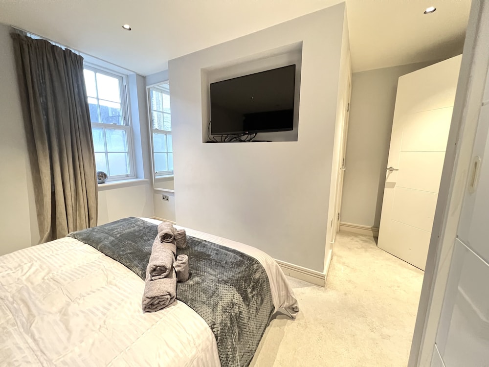 London | Duplex 2 bed 2 bath | Terrace - London | Vrbo