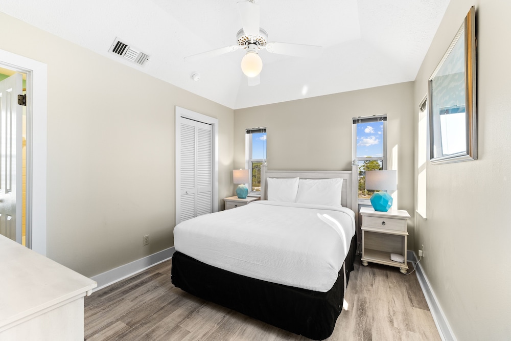 Rising Sun: Cozy 2 BR Beachfront Home on East End- Sleeps 8, Pet ...