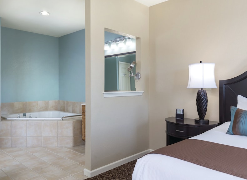 Local Host! Family Friendly Condo At Governor's Green. Prime Location-pools! - Williamsburg, VA