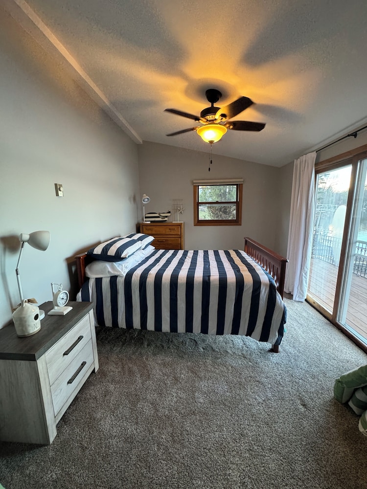 2-bedroom modern lake cottage steps off the water just 1.5 hrs from ...