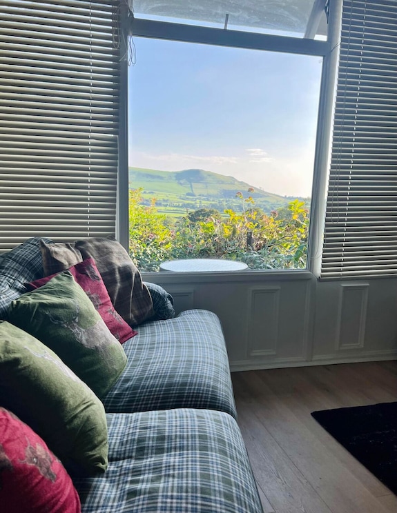 Cedar Chalet In Snowdonia Wales. Stunning Woodland Views & Pool, Family & Pets - Snowdonia National Park