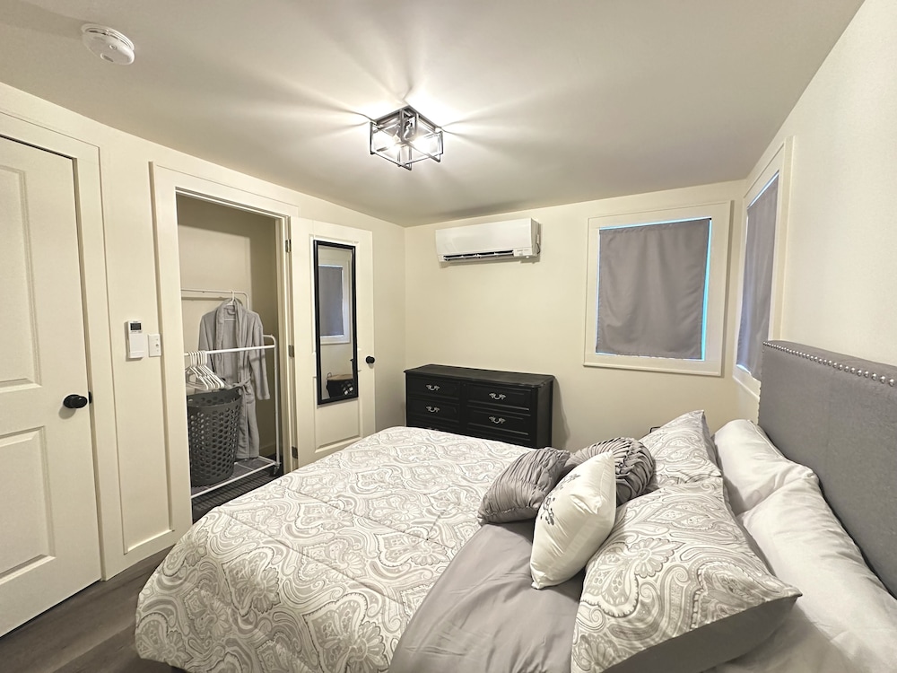 2bd 1ba Fully Renovated Private Home In Utica, Ny. Minutes To Everything - Utica, NY