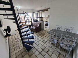 Apartamento básico | Sala de jantar